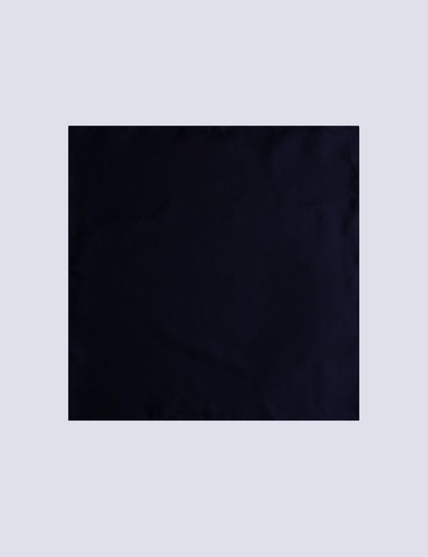 Men's Deep Navy Pocket Square - 100% Silk | Hawes & Curtis