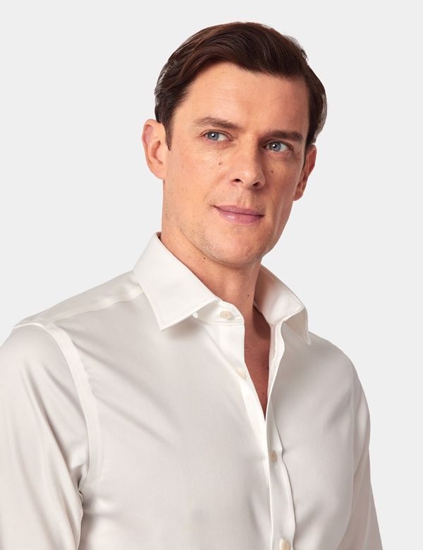 Men's Non-Iron Cream Twill Fitted Slim Shirt - Double Cuff | Hawes & Curtis